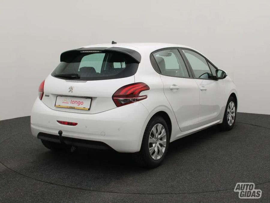 White Peugeot 208 2018 in Vilnius, with an engine capacity of 1.20 L and mileage of 150 thousand km for 5499 €, photo 8 on AUTOMOTO.COM.LV