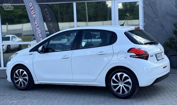 White Peugeot 208 2018 in Radviliskis, with an engine capacity of 1.20 L and mileage of 105 thousand km for 4750 €, photo 8 on AUTOMOTO.COM.LV