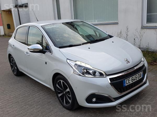 White Peugeot 208 2019 in Riga, with an engine capacity of 1.20 L and mileage of 112 thousand km for 6150 €, photo 3 on AUTOMOTO.COM.LV