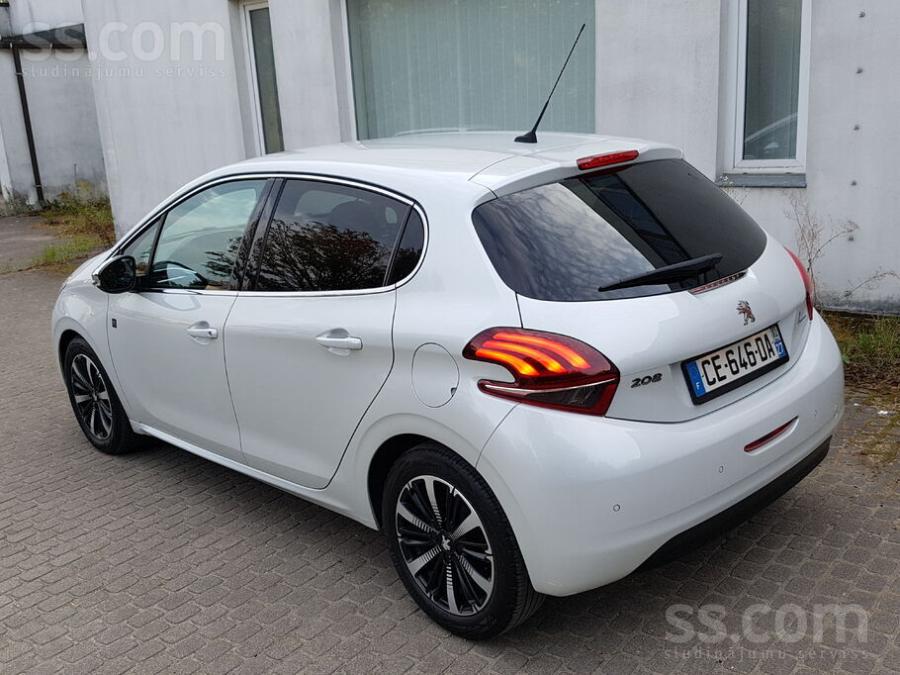 White Peugeot 208 2019 in Riga, with an engine capacity of 1.20 L and mileage of 112 thousand km for 6150 €, photo 6 on AUTOMOTO.COM.LV