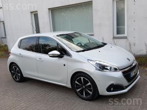 White Peugeot 208 2019 in Riga, with an engine capacity of 1.20 L and mileage of 112 thousand km for 6150 €, photo 7 on AUTOMOTO.COM.LV
