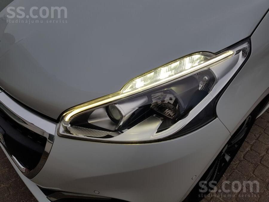 White Peugeot 208 2019 in Riga, with an engine capacity of 1.20 L and mileage of 112 thousand km for 6150 €, photo 22 on AUTOMOTO.COM.LV