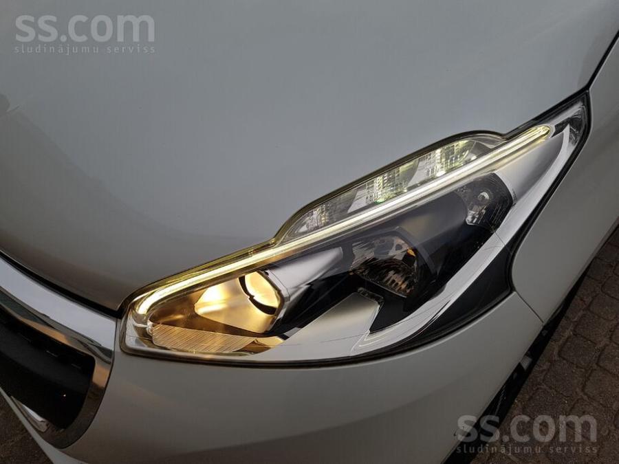 White Peugeot 208 2019 in Riga, with an engine capacity of 1.20 L and mileage of 112 thousand km for 6150 €, photo 24 on AUTOMOTO.COM.LV