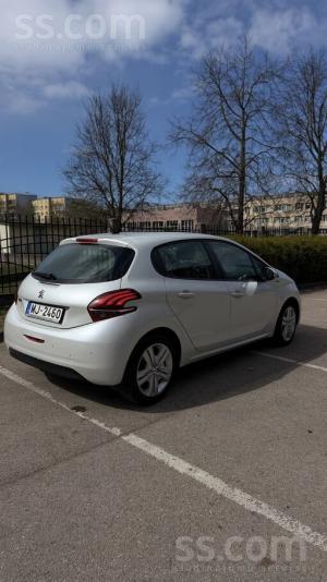 Balts Peugeot 208 2019 Rīga, ar dzinēja tilpumu 1.20 L un nobraukumu 48 tūkst. km par 7900 €, foto 4 vietnē AUTOMOTO.COM.LV
