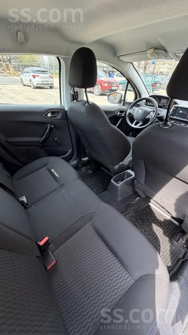 White Peugeot 208 2019 in Riga, with an engine capacity of 1.20 L and mileage of 48 thousand km for 7900 €, photo 8 on AUTOMOTO.COM.LV