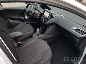 Белый Пежо 208 2019 в Рига, объемом двигателя 1.20 л и пробегом 115 тыс. км за 5500 €, фото 16 на AUTOMOTO.COM.LV