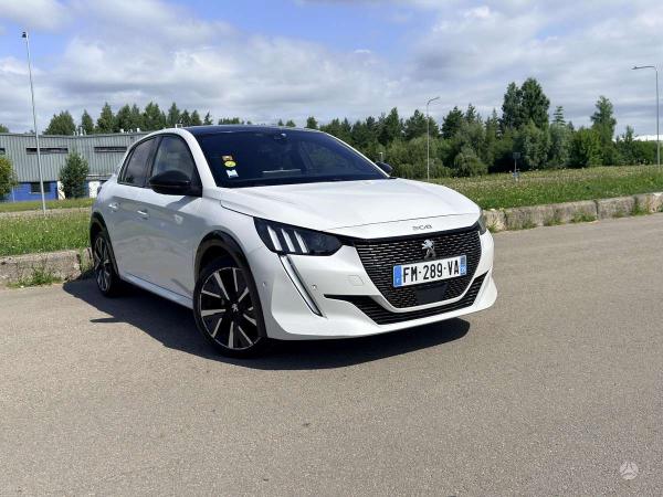 White Peugeot 208 2019 in Panevezys, with an engine capacity of 1.50 L and mileage of 281 thousand km for 6990 €, photo 5 on AUTOMOTO.COM.LV