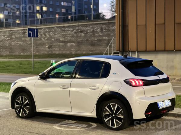 White Peugeot 208 2020 in Riga, with an engine capacity of 0.00 L and mileage of 165 thousand km for 12500 €, photo 3 on AUTOMOTO.COM.LV