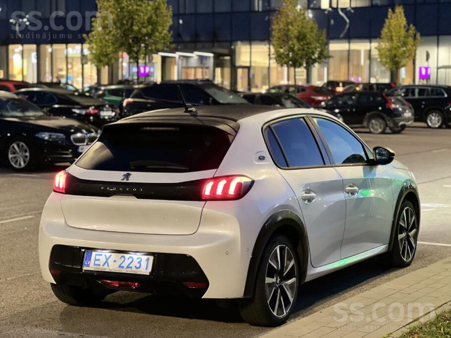 White Peugeot 208 2020 in Riga, with an engine capacity of 0.00 L and mileage of 165 thousand km for 12500 €, photo 5 on AUTOMOTO.COM.LV