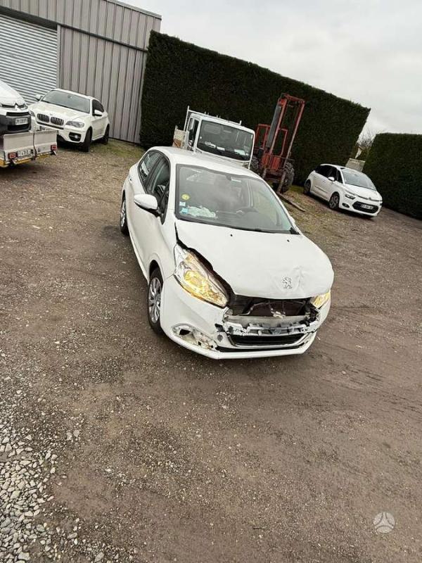 White Peugeot 208 2020 in Taurage, with an engine capacity of 1.50 L and mileage of 85 thousand km for 3000 €, photo 1 on AUTOMOTO.COM.LV