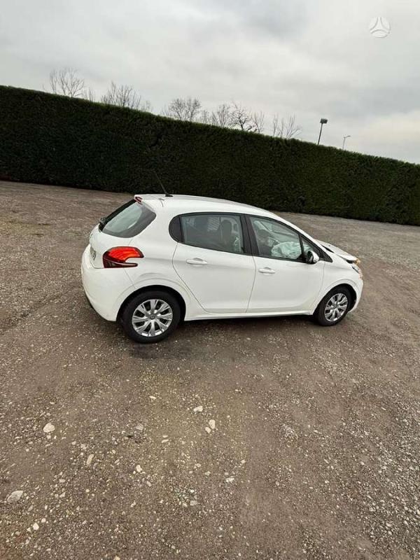 White Peugeot 208 2020 in Taurage, with an engine capacity of 1.50 L and mileage of 85 thousand km for 3000 €, photo 5 on AUTOMOTO.COM.LV