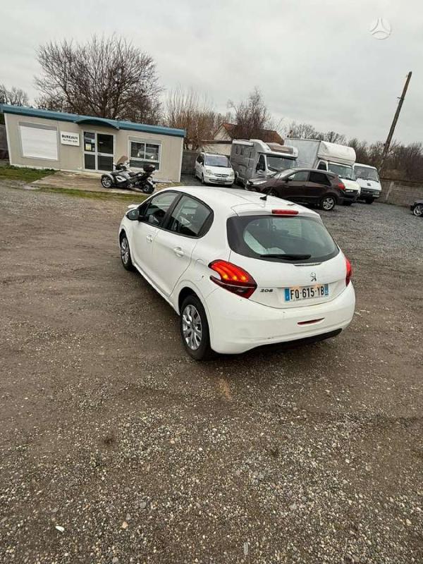 White Peugeot 208 2020 in Taurage, with an engine capacity of 1.50 L and mileage of 85 thousand km for 3000 €, photo 6 on AUTOMOTO.COM.LV