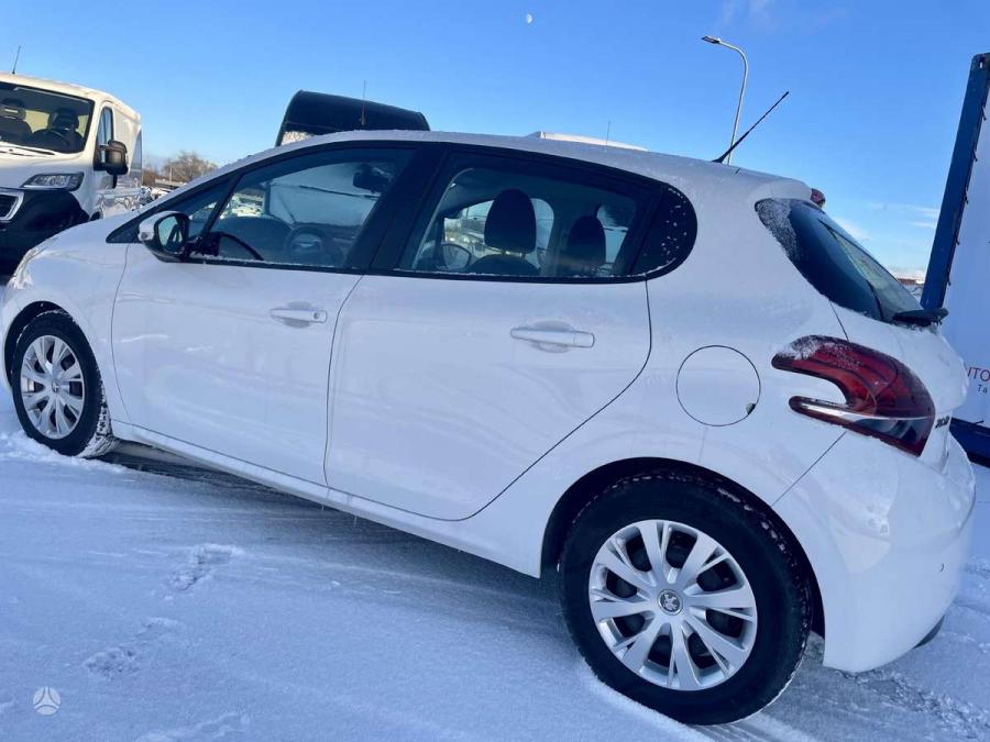 Balts Peugeot 208 2020 Tauragė, ar dzinēja tilpumu 1.50 L un nobraukumu 195 tūkst. km par 4600 €, foto 3 vietnē AUTOMOTO.COM.LV