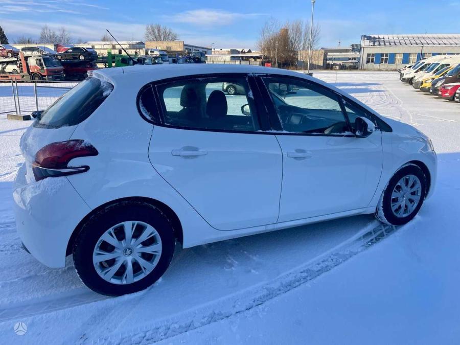 Balts Peugeot 208 2020 Tauragė, ar dzinēja tilpumu 1.50 L un nobraukumu 195 tūkst. km par 4600 €, foto 4 vietnē AUTOMOTO.COM.LV