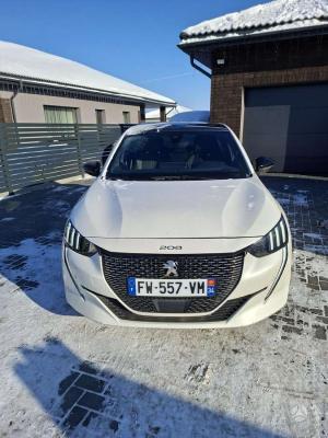 White Peugeot 208 2020 in Panevezys, with an engine capacity of 1.20 L and mileage of 67 thousand km for 7200 €, photo 3 on AUTOMOTO.COM.LV