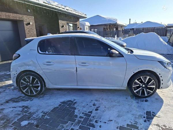 White Peugeot 208 2020 in Panevezys, with an engine capacity of 1.20 L and mileage of 67 thousand km for 7200 €, photo 4 on AUTOMOTO.COM.LV