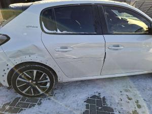 White Peugeot 208 2020 in Panevezys, with an engine capacity of 1.20 L and mileage of 67 thousand km for 7200 €, photo 6 on AUTOMOTO.COM.LV