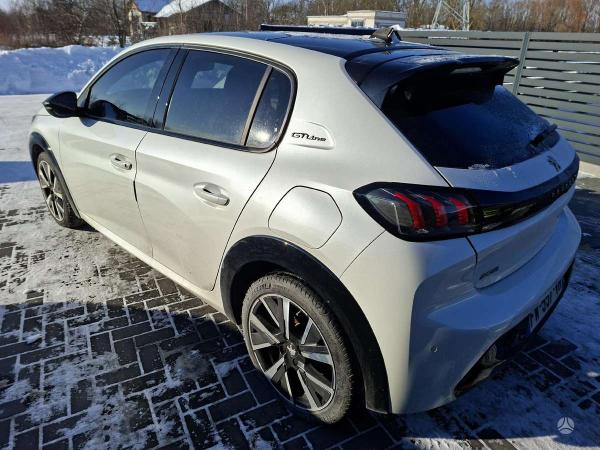 White Peugeot 208 2020 in Panevezys, with an engine capacity of 1.20 L and mileage of 67 thousand km for 7200 €, photo 8 on AUTOMOTO.COM.LV
