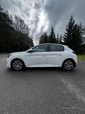 White Peugeot 208 2020 in Riga, with an engine capacity of 1.50 L and mileage of 230 thousand km for 7300 €, photo 3 on AUTOMOTO.COM.LV