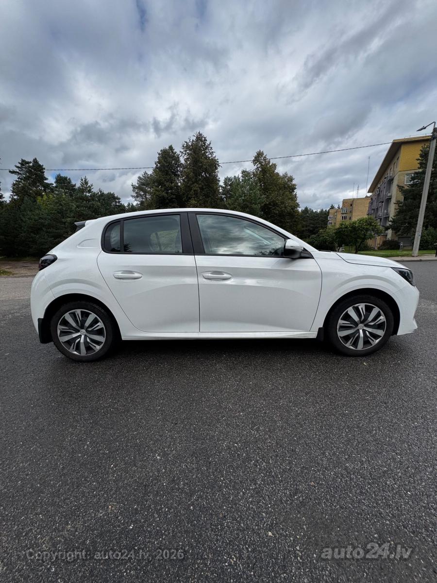 White Peugeot 208 2020 in Riga, with an engine capacity of 1.50 L and mileage of 230 thousand km for 7300 €, photo 5 on AUTOMOTO.COM.LV