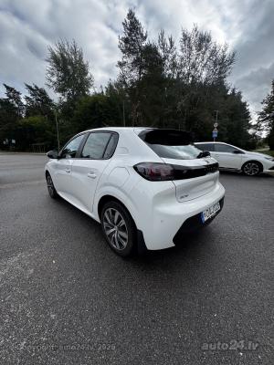 White Peugeot 208 2020 in Riga, with an engine capacity of 1.50 L and mileage of 230 thousand km for 7300 €, photo 9 on AUTOMOTO.COM.LV