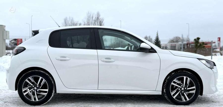 White Peugeot 208 2021 in Taurage, with an engine capacity of 1.20 L and mileage of 75 thousand km for 7900 €, photo 9 on AUTOMOTO.COM.LV