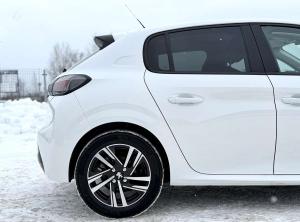White Peugeot 208 2021 in Taurage, with an engine capacity of 1.20 L and mileage of 75 thousand km for 7900 €, photo 11 on AUTOMOTO.COM.LV