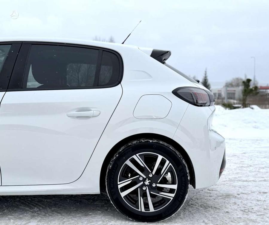 White Peugeot 208 2021 in Taurage, with an engine capacity of 1.20 L and mileage of 75 thousand km for 7900 €, photo 14 on AUTOMOTO.COM.LV