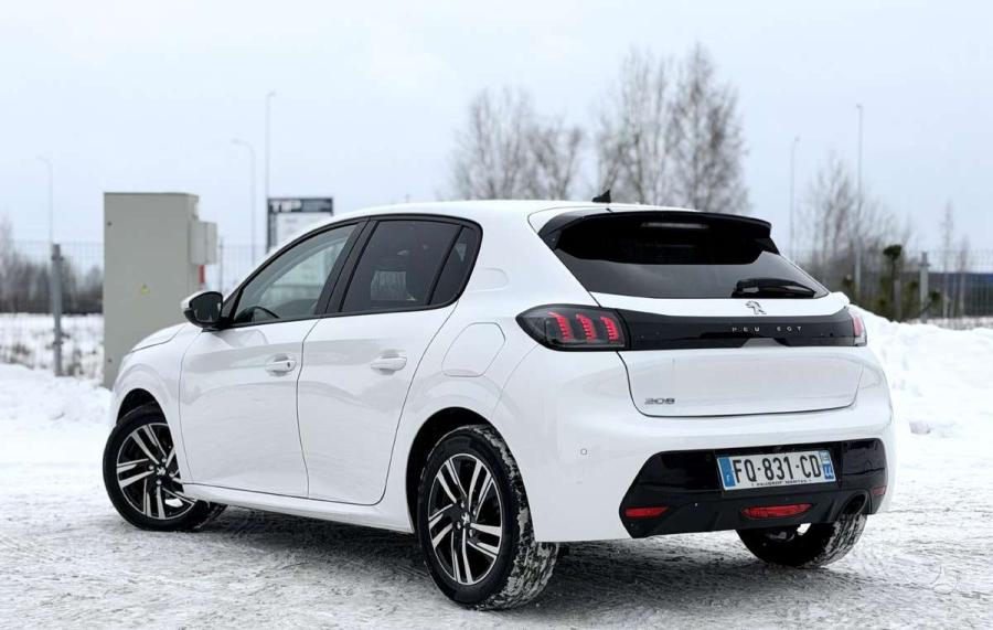 White Peugeot 208 2021 in Taurage, with an engine capacity of 1.20 L and mileage of 75 thousand km for 7900 €, photo 19 on AUTOMOTO.COM.LV