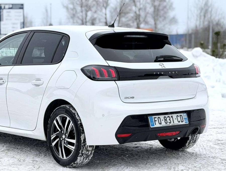 White Peugeot 208 2021 in Taurage, with an engine capacity of 1.20 L and mileage of 75 thousand km for 7900 €, photo 20 on AUTOMOTO.COM.LV