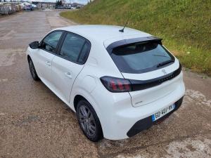 White Peugeot 208 2021 in Vilnius, with an engine capacity of 1.50 L and mileage of 173 thousand km for 8469 €, photo 5 on AUTOMOTO.COM.LV