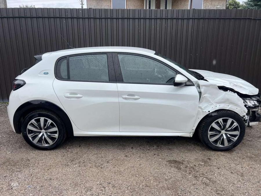 Balts Peugeot 208 2021 Kauņa, ar dzinēja tilpumu 0.00 L un nobraukumu 47 tūkst. km par 6200 €, foto 6 vietnē AUTOMOTO.COM.LV