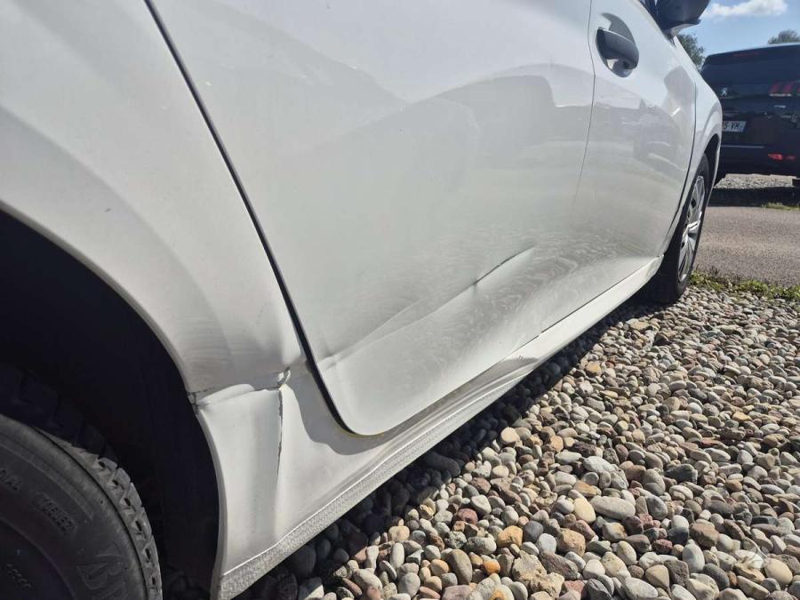 Белый Пежо 208 2021 в Таураге, объемом двигателя 1.20 л и пробегом 31 тыс. км за 6800 €, фото 9 на AUTOMOTO.COM.LV