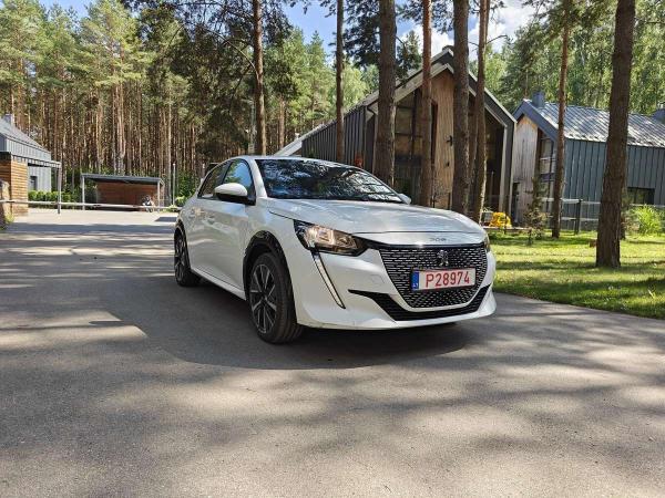 White Peugeot 208 2021 in Vilnius, with an engine capacity of 0.00 L and mileage of 38 thousand km for 12300 €, photo 3 on AUTOMOTO.COM.LV