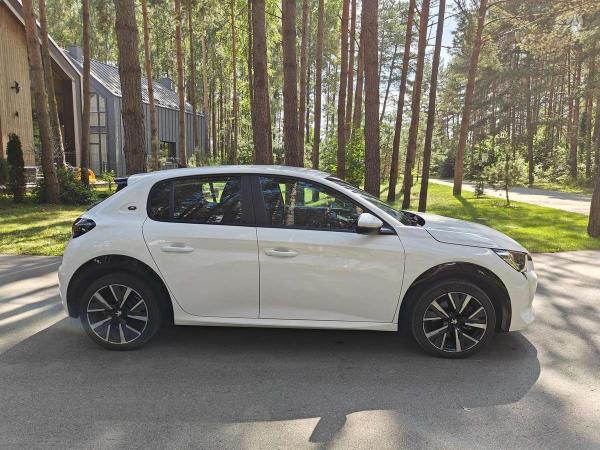 White Peugeot 208 2021 in Vilnius, with an engine capacity of 0.00 L and mileage of 38 thousand km for 12300 €, photo 7 on AUTOMOTO.COM.LV