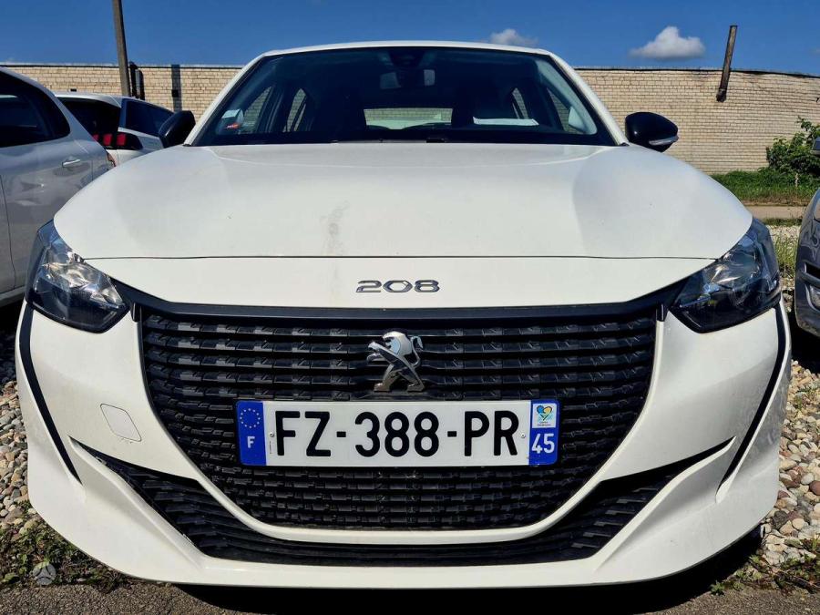 White Peugeot 208 2021 in Klaipeda, with an engine capacity of 1.20 L and mileage of 31 thousand km for 6800 €, photo 3 on AUTOMOTO.COM.LV