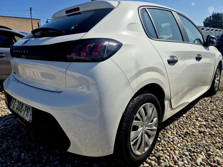 White Peugeot 208 2021 in Klaipeda, with an engine capacity of 1.20 L and mileage of 31 thousand km for 6800 €, photo 5 on AUTOMOTO.COM.LV