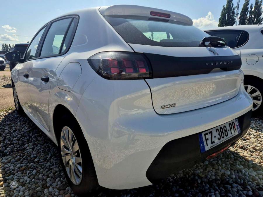 White Peugeot 208 2021 in Klaipeda, with an engine capacity of 1.20 L and mileage of 31 thousand km for 6800 €, photo 6 on AUTOMOTO.COM.LV