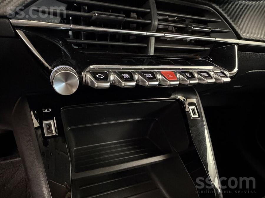 Balts Peugeot 208 2021 Rīga, ar dzinēja tilpumu 1.20 L un nobraukumu 39 tūkst. km par 13490 €, foto 19 vietnē AUTOMOTO.COM.LV