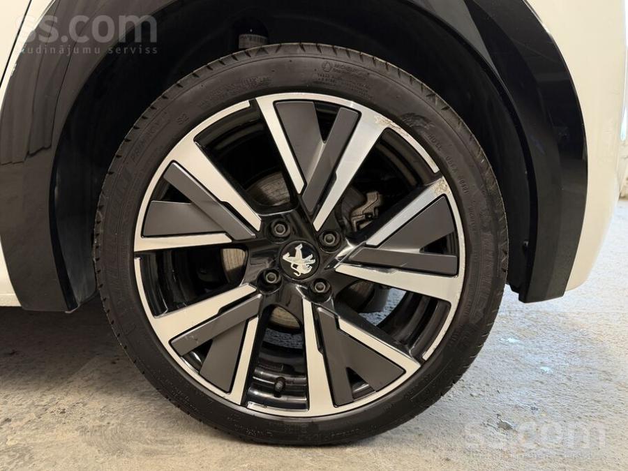 Balts Peugeot 208 2021 Rīga, ar dzinēja tilpumu 1.20 L un nobraukumu 39 tūkst. km par 13490 €, foto 23 vietnē AUTOMOTO.COM.LV