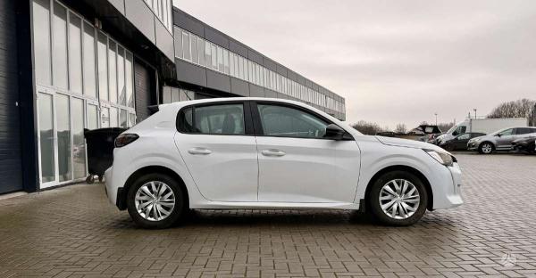 White Peugeot 208 2022 in Kaunas, with an engine capacity of 1.50 L and mileage of 62 thousand km for 12500 €, photo 5 on AUTOMOTO.COM.LV