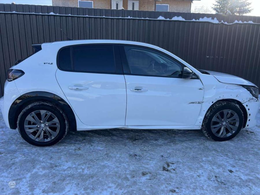 Balts Peugeot 208 2022 Kauņa, ar dzinēja tilpumu 0.00 L un nobraukumu 24 tūkst. km par 8500 €, foto 5 vietnē AUTOMOTO.COM.LV