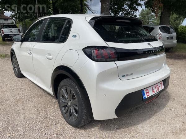 White Peugeot 208 2022 in Riga, with an engine capacity of 0.00 L and mileage of 66 thousand km for 17990 €, photo 3 on AUTOMOTO.COM.LV