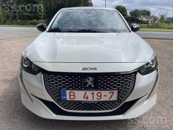 White Peugeot 208 2022 in Riga, with an engine capacity of 0.00 L and mileage of 66 thousand km for 17990 €, photo 8 on AUTOMOTO.COM.LV