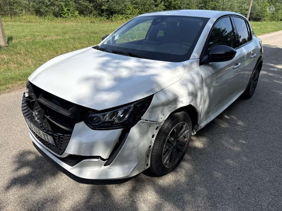 Balts Peugeot 208 2023 Kauņa, ar dzinēja tilpumu 0.00 L un nobraukumu 21 tūkst. km par 8800 €, foto 10 vietnē AUTOMOTO.COM.LV