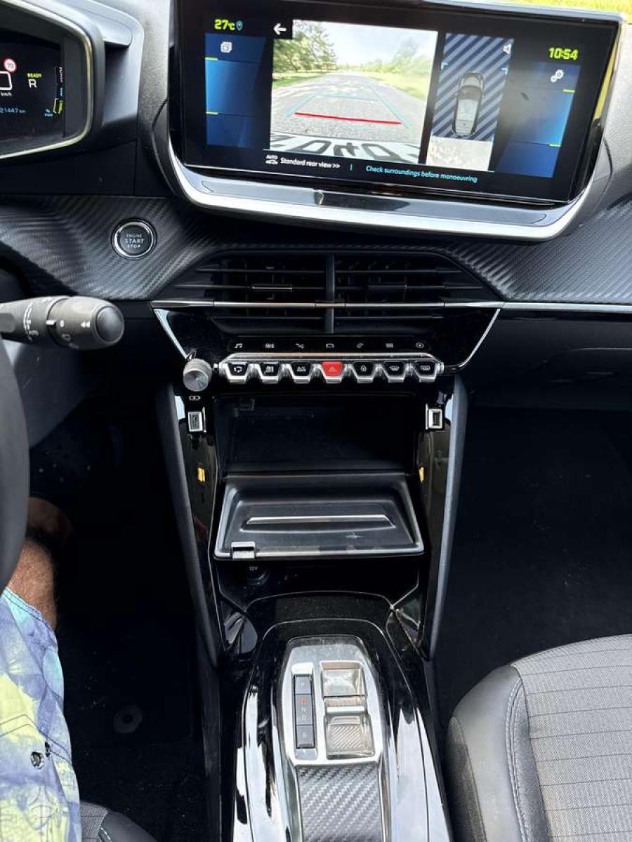 Balts Peugeot 208 2023 Kauņa, ar dzinēja tilpumu 0.00 L un nobraukumu 21 tūkst. km par 8800 €, foto 28 vietnē AUTOMOTO.COM.LV