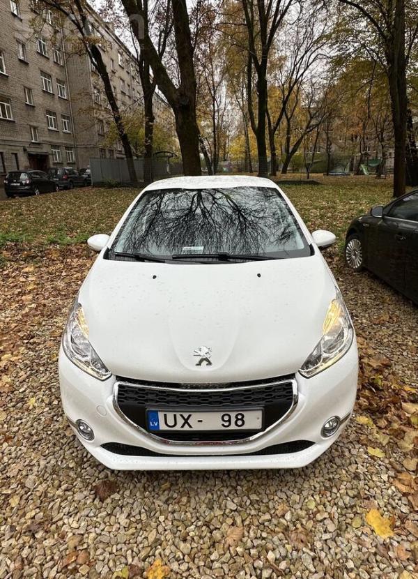 Balts Peugeot 208 2014 Rīga, ar dzinēja tilpumu 1.40 L un nobraukumu 178 tūkst. km par 5700 €, foto 1 vietnē AUTOMOTO.COM.LV