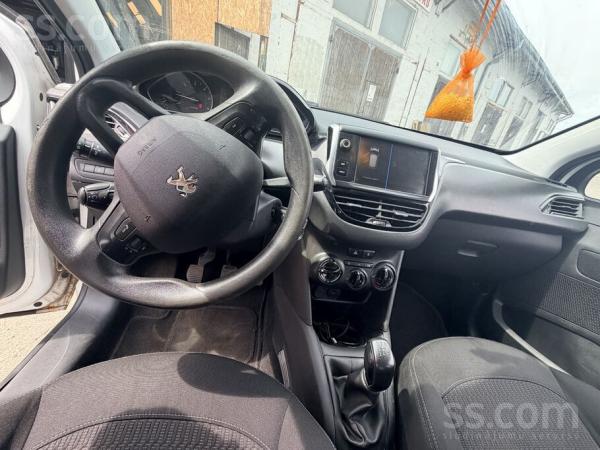 Balts Peugeot 208 2017 Rīga, ar dzinēja tilpumu 1.60 L un nobraukumu 359 tūkst. km par 3200 €, foto 1 vietnē AUTOMOTO.COM.LV