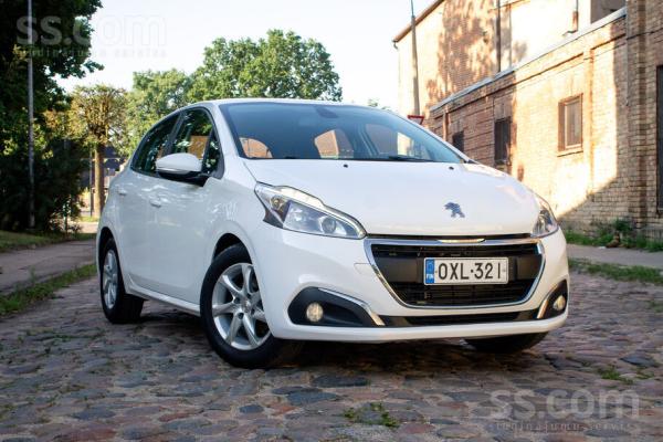 White Peugeot 208 2018 in Riga, with an engine capacity of 1.20 L and mileage of 160 thousand km for 6200 €, photo 2 on AUTOMOTO.COM.LV