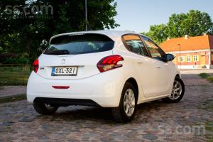 White Peugeot 208 2018 in Riga, with an engine capacity of 1.20 L and mileage of 160 thousand km for 6200 €, photo 7 on AUTOMOTO.COM.LV